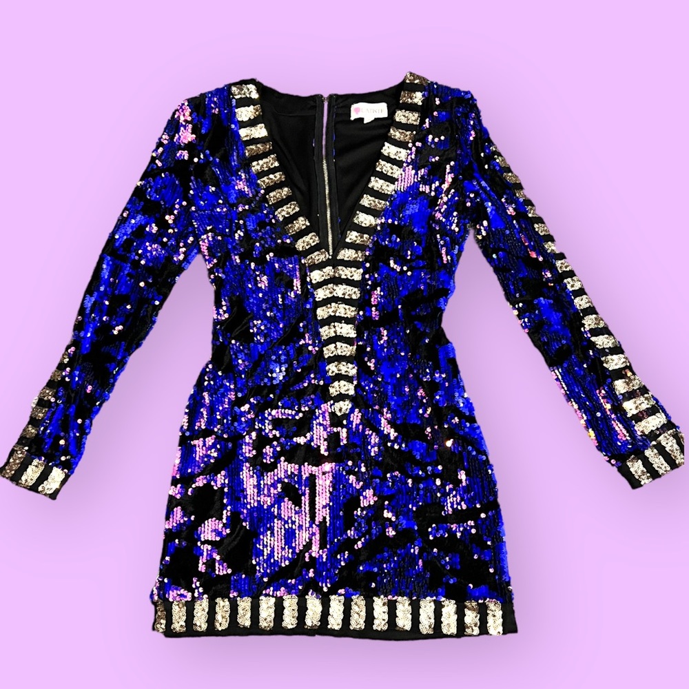 Flipping Sequins With Iridescent Pink And Royal Blue. - Gem